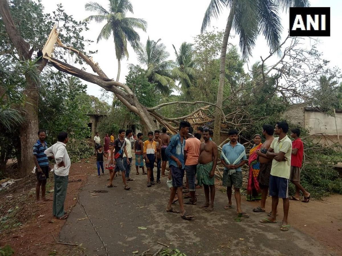 Cyclone Fani : फनी चक्रीवादळ पश्चिम बंगालमध्ये धडकले - Marathi News ...