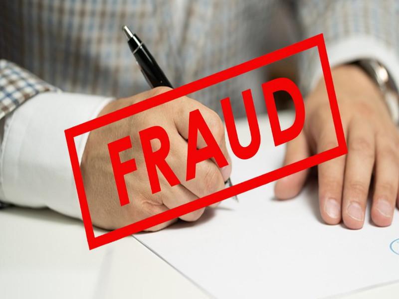 संचालक पदावर असताना स्वतःच्याच कर्मचाऱ्यासह केली कंपनीची तीन कोटींची ...