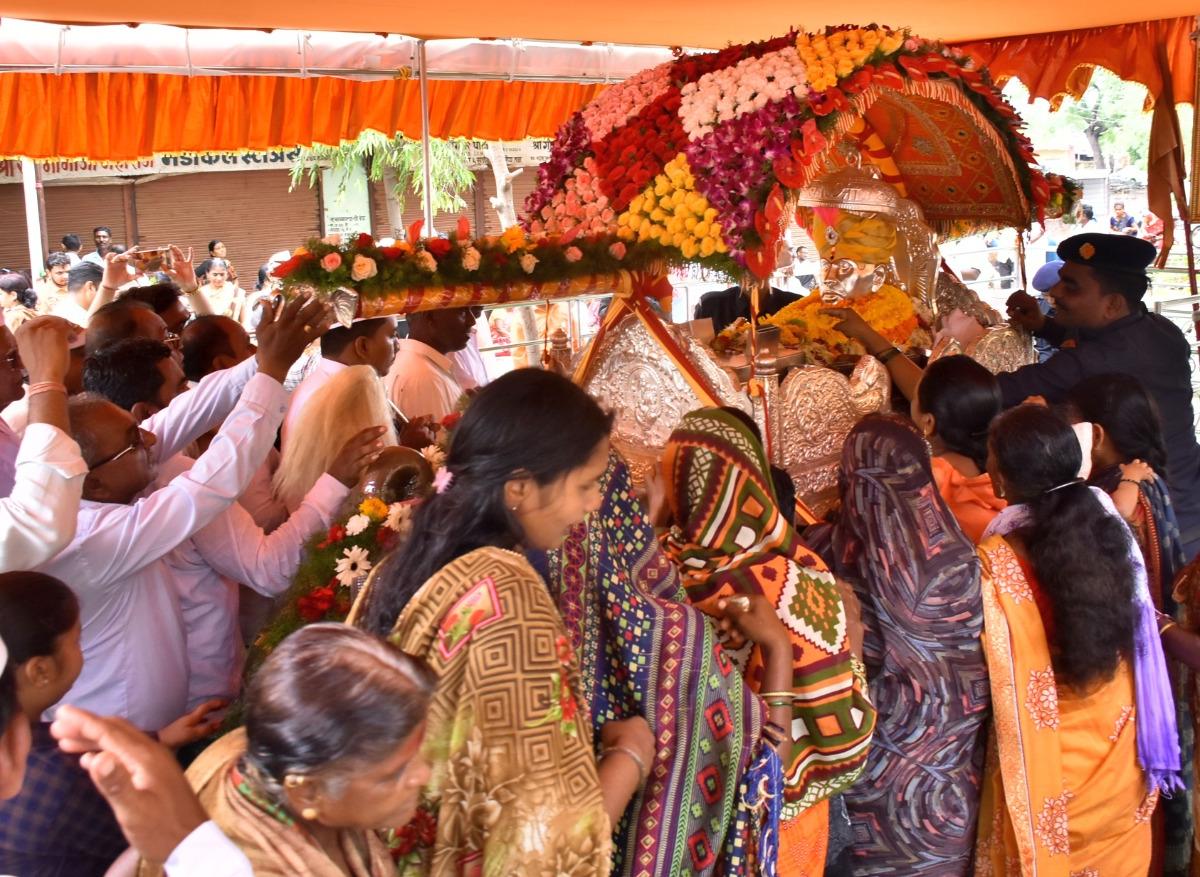 श्रींची पालखी भौरदमध्ये दाखल; आज शहरात आगमन Akola Marathi News ...
