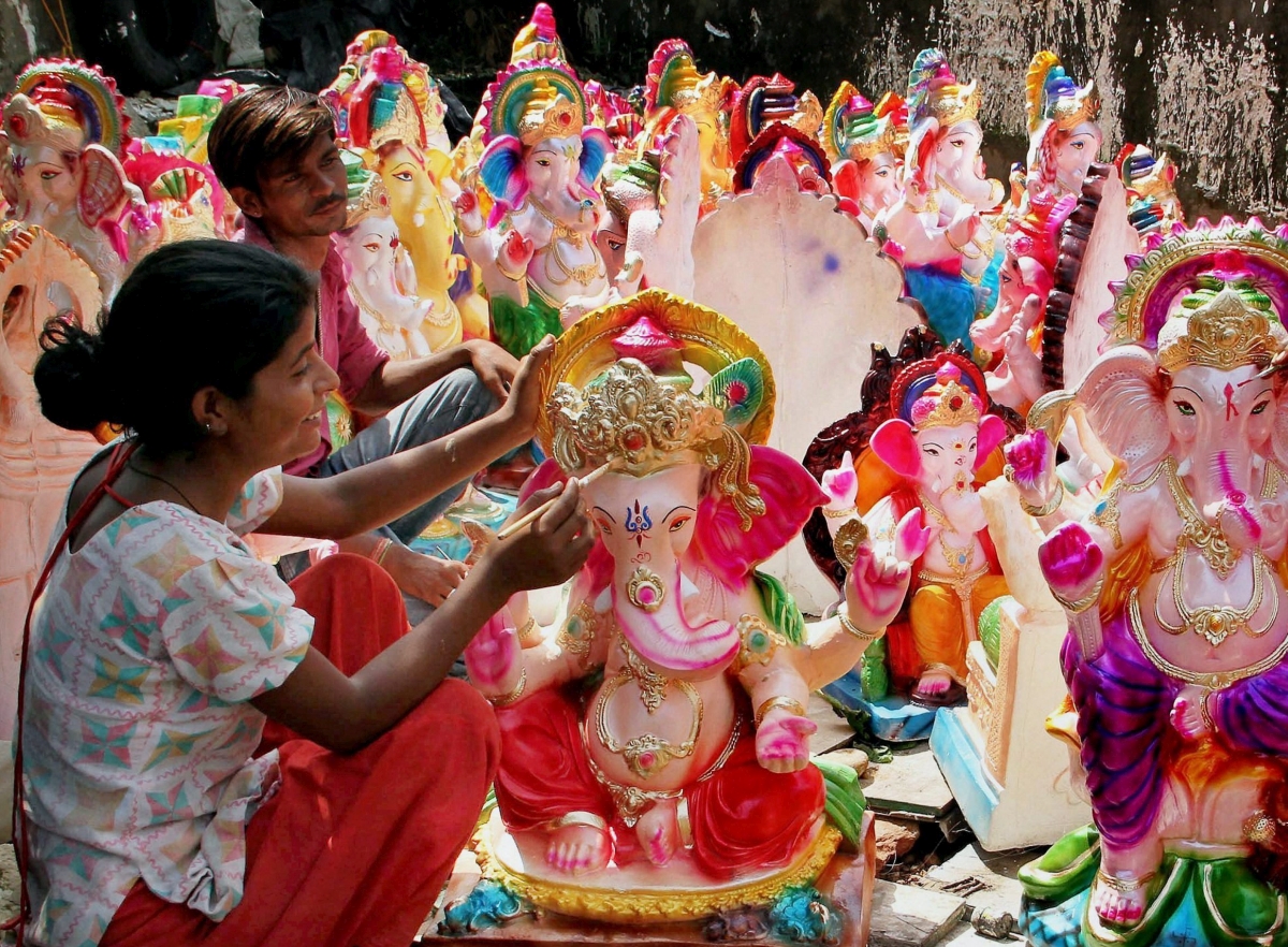 आधी वंदू तुज मोरया - चौदा विद्या, चौसष्ट कलांचा अधिपती! - Marathi News ...