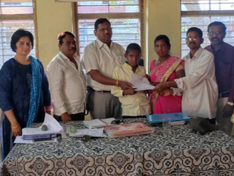 गतीमंद प्रज्वलला मिळाला ‘आधार’ Dhule Marathi News | Moby Prajwal gets ...