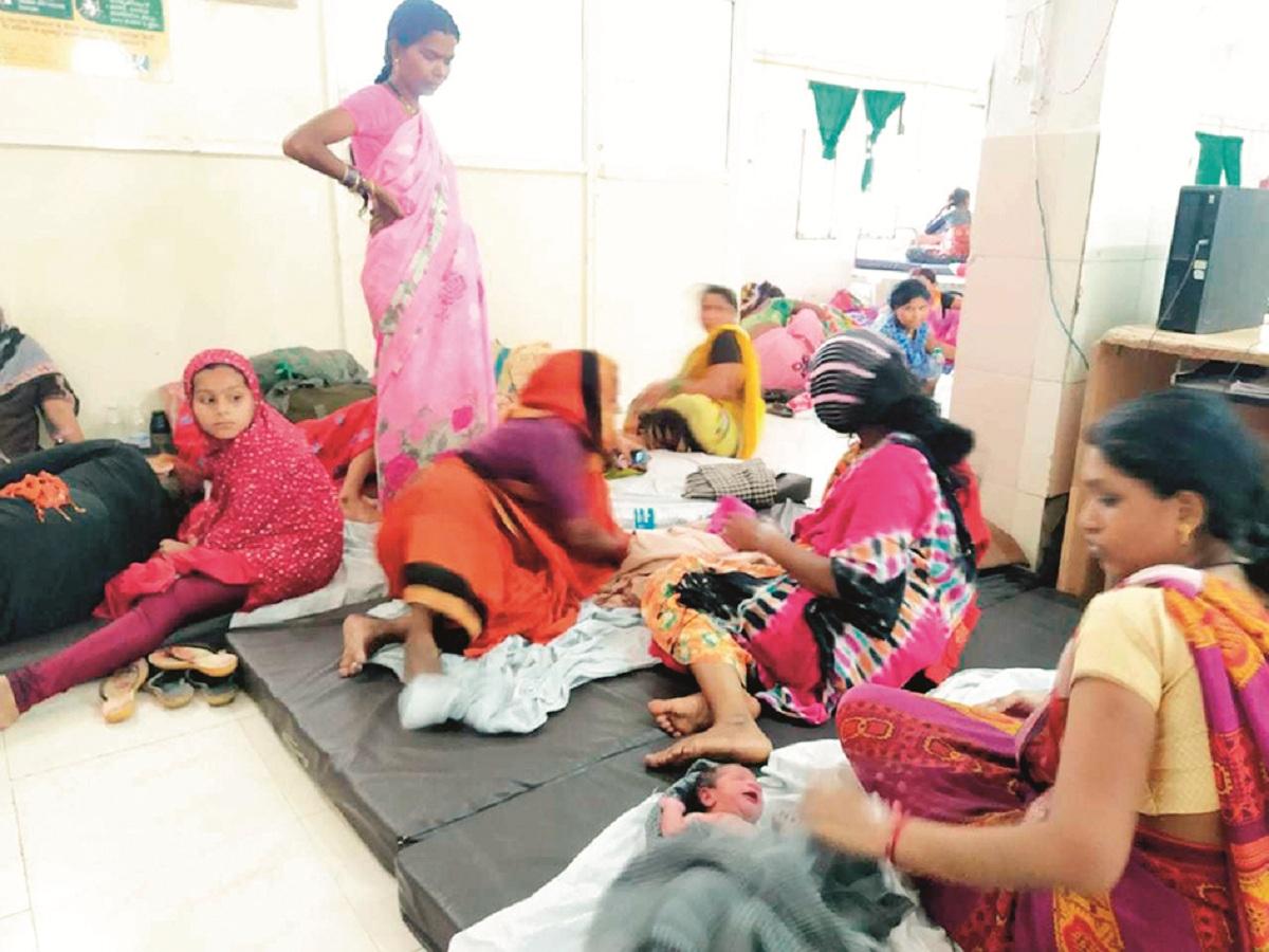 घाटी रुग्णालयातील प्रसुती विभागात १०० खाटा, प्रत्यक्षात २५३ माता ...