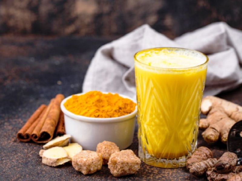 हळदीचं दूध चांगलं पण हे ४ आजार असतील तर चुकूनही पिऊ नका; लिव्हर ...