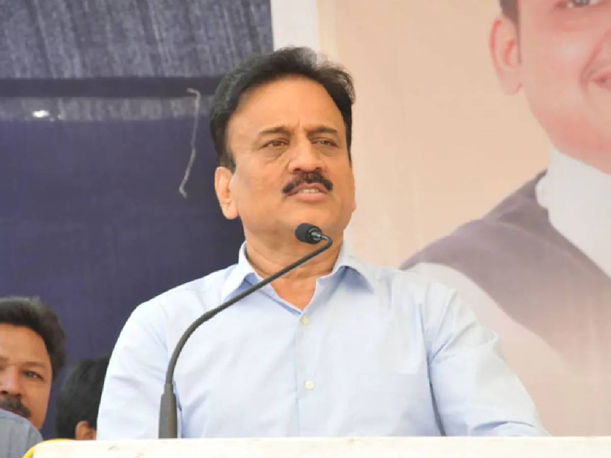 गावच्या शाळा, विद्यार्थ्यांचे आरोग्य याकडे ग्रामसेवकांनी लक्ष द्या ... गावच्या शाळा, विद्यार्थ्यांचे आरोग्य याकडे ग्रामसेवकांनी लक्ष द्या ...