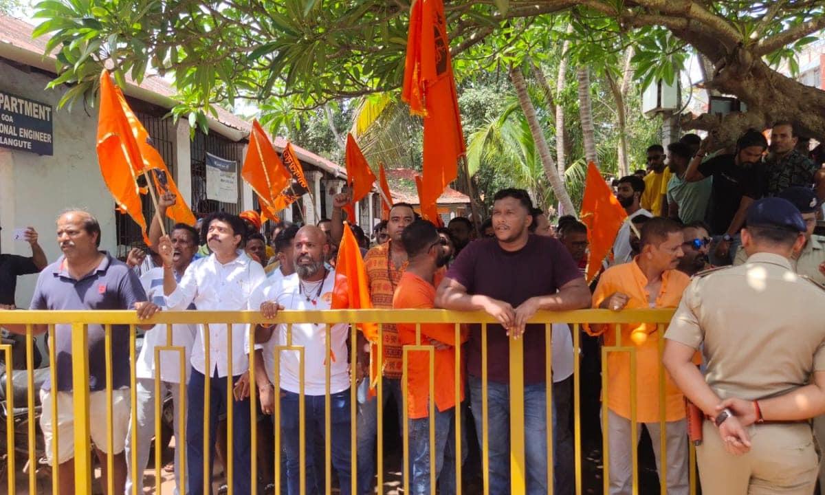 शिवप्रेमींनी अखेर सरपंचास नमविले; जोझफ सिक्वेरा यांच्याकडून माफी ...