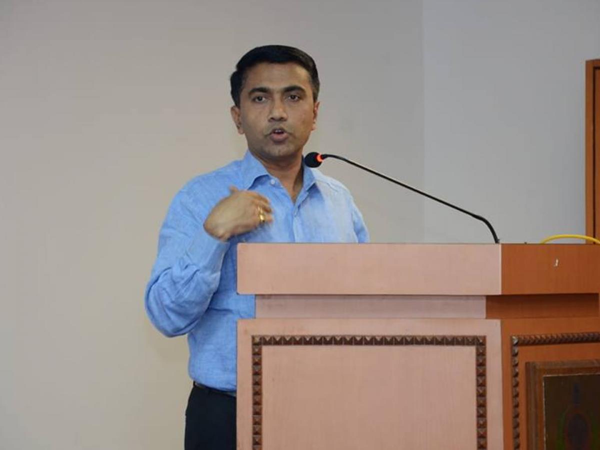 मुख्यमंत्री आंदोलकांना भेटले, रात्री १२ वाजता केली चर्चा; मध्यरात्री ...