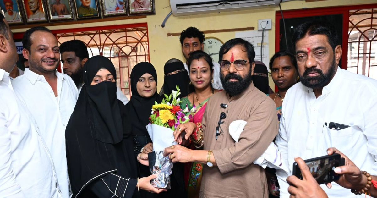 नगराध्यक्षांसह ८ नगरसेवकांनी 'धनुष्यबाण' हाती घेतलं; शिंदेसेनेचा अजित ...