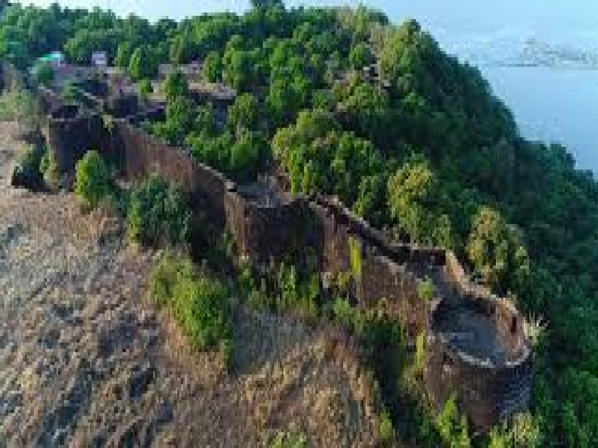 Ratnagiri: गोपाळगडावरील अनधिकृत बांधकामांबाबत नोटीस, गड सरकारच्या ...