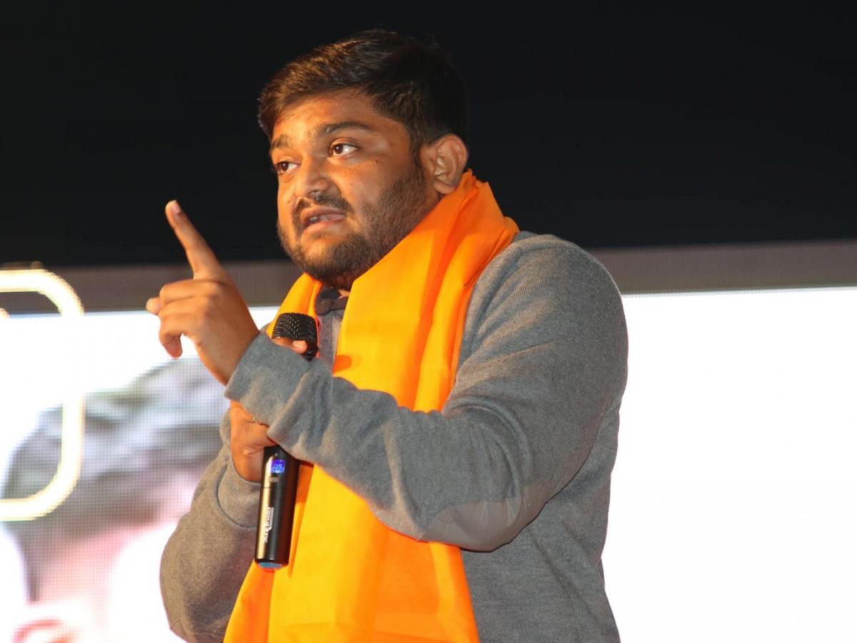 Hardik Patel: हार्दीक पटेल बनले भगवाधारी, व्हॉट्सअप डिपी बदल्याने ...