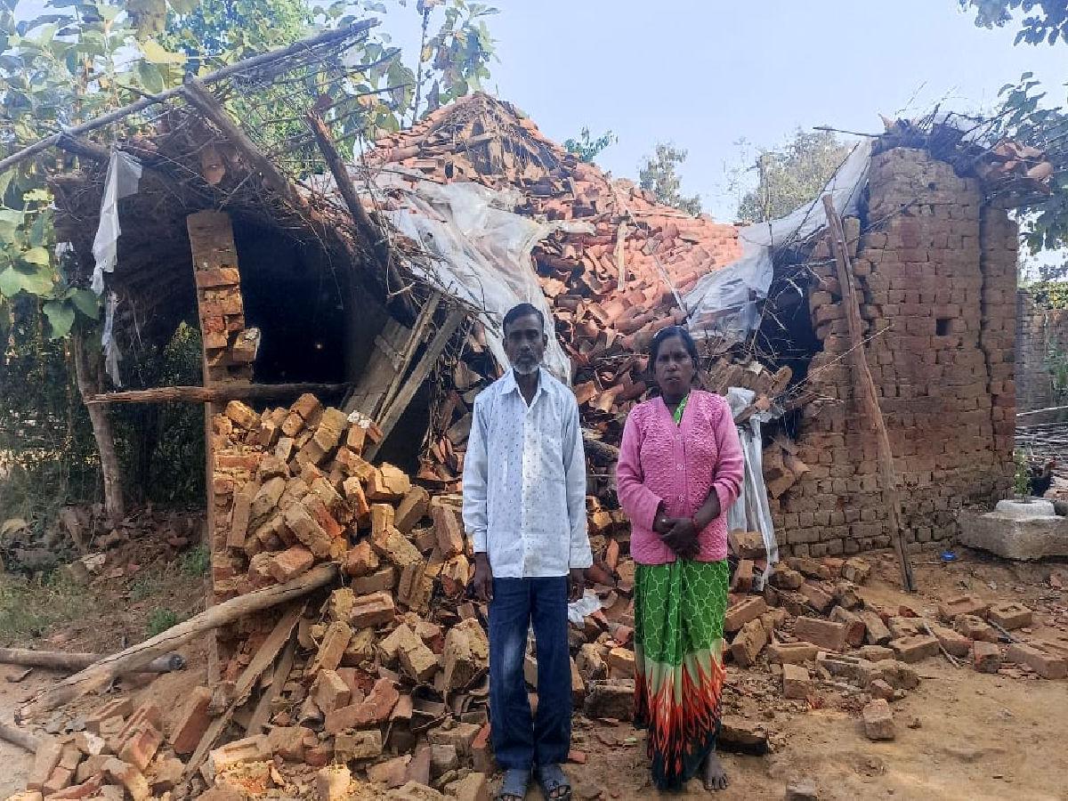 हत्तीचा कळप गावात शिरला, तीन घरांची तोडफोड; ग्रामस्थ भयभीत, वन विभाग ...