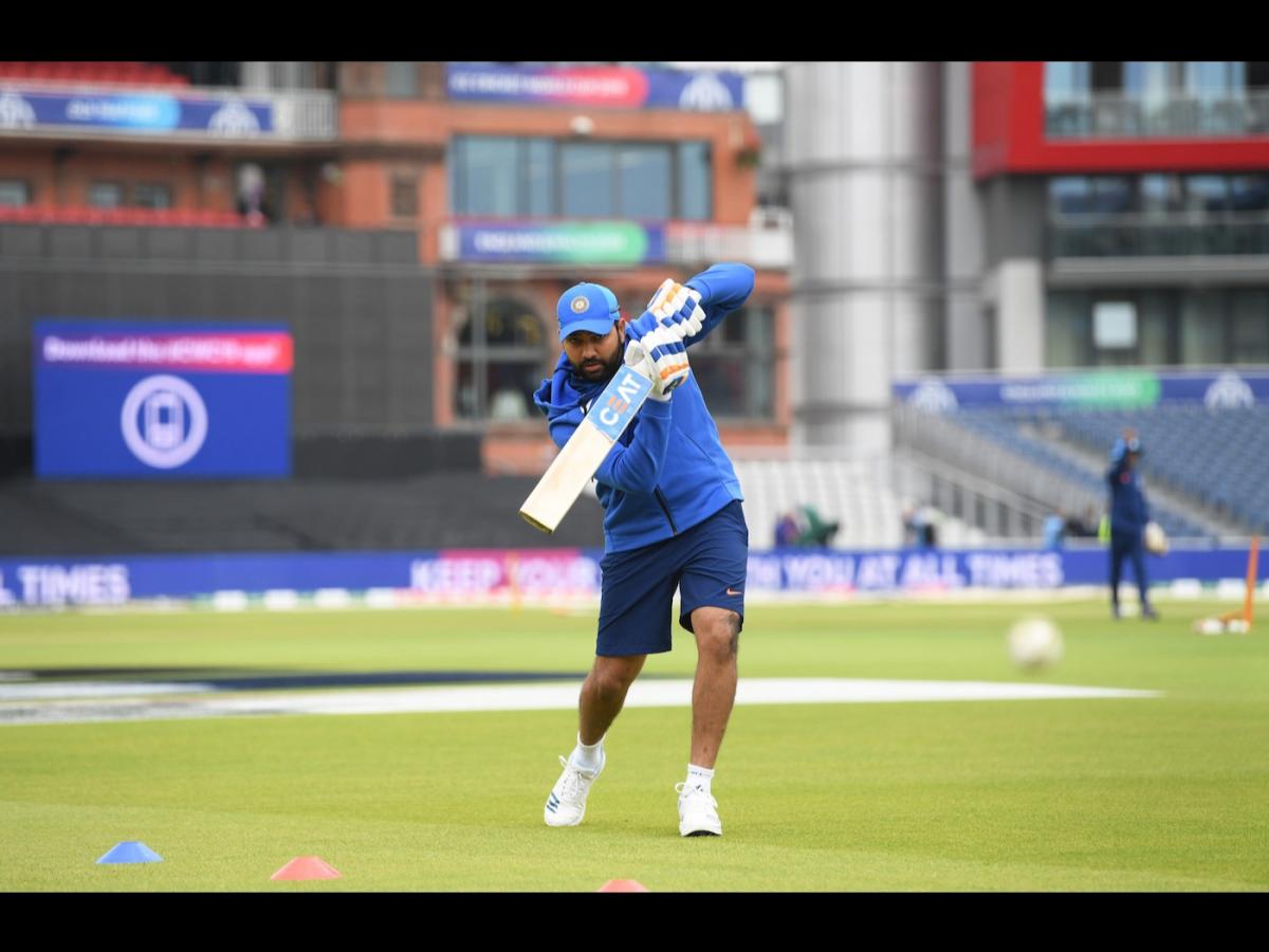 Happy Birthday Rohit : फार कमी जणांना माहिती आहेत 'हिटमॅन' रोहित ... Happy Birthday Rohit : फार कमी जणांना माहिती आहेत 'हिटमॅन' रोहित ...