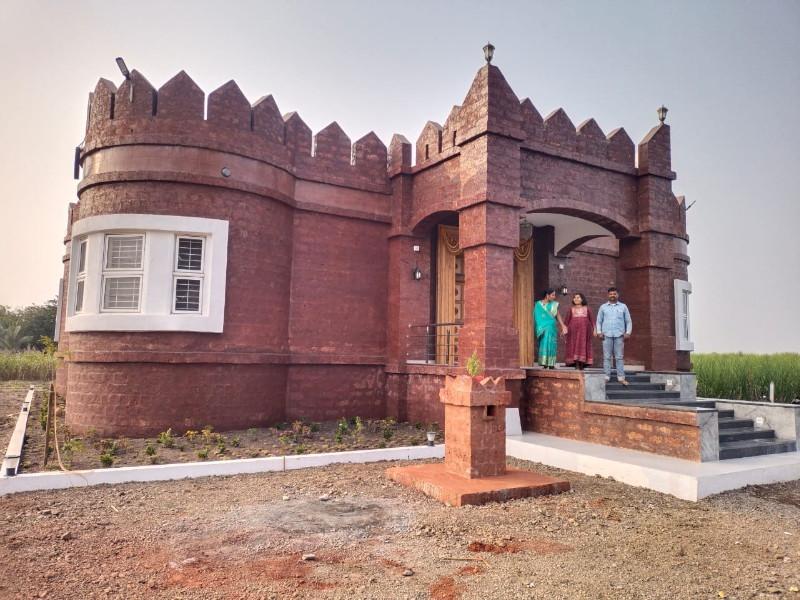 शिवाजी महाराजांच्या विचारांचा प्रभाव; युवकाने बांधले थेट किल्ल्यासारखे ...