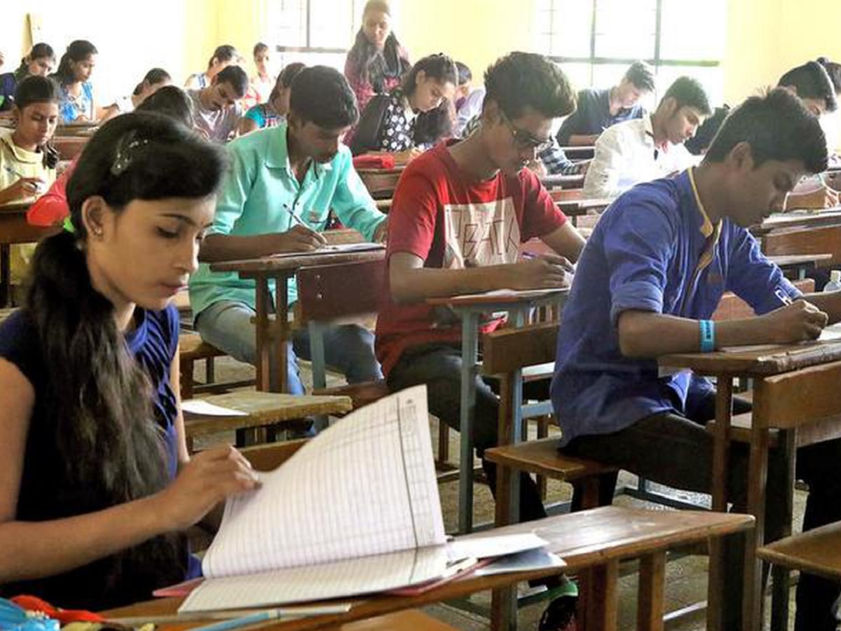 हॉलतिकीटसाठी अडवणाऱ्या शाळांवर कारवाई होणार; मंडळाचे अध्यक्ष शरद ...