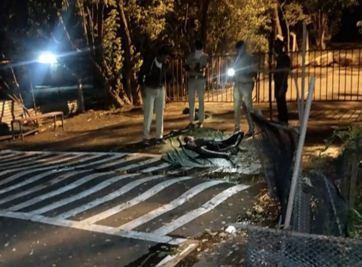 मोशी कचरा डेपोमध्ये मृतदेह आढळल्याने खळबळ, डंपरच्या साह्याने उचलला ...