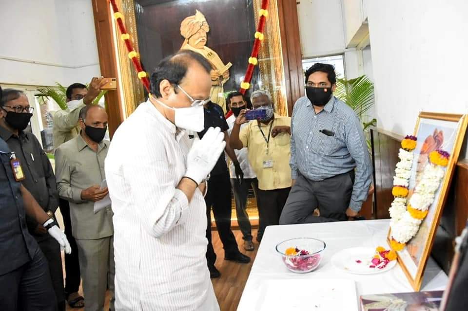 'सारथी' संस्थेला कायमस्वरूपी इमारतीसाठी जागा द्या : उपमुख्यमंत्री अजित ...