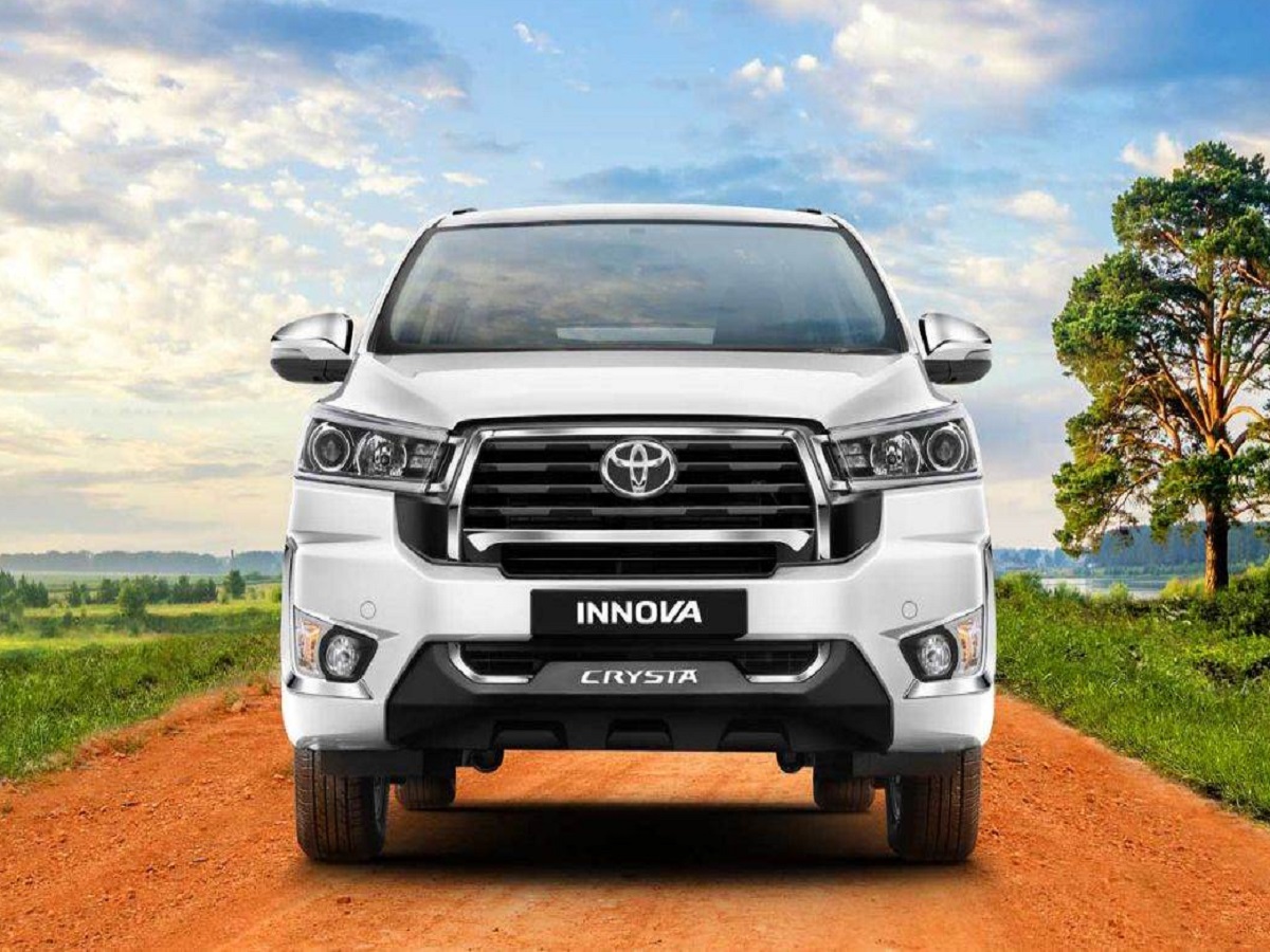 Toyota ने लॉन्च केले Innova Crysta चे दोन नवीन व्हेरिएंट; पाहा, बेस ...