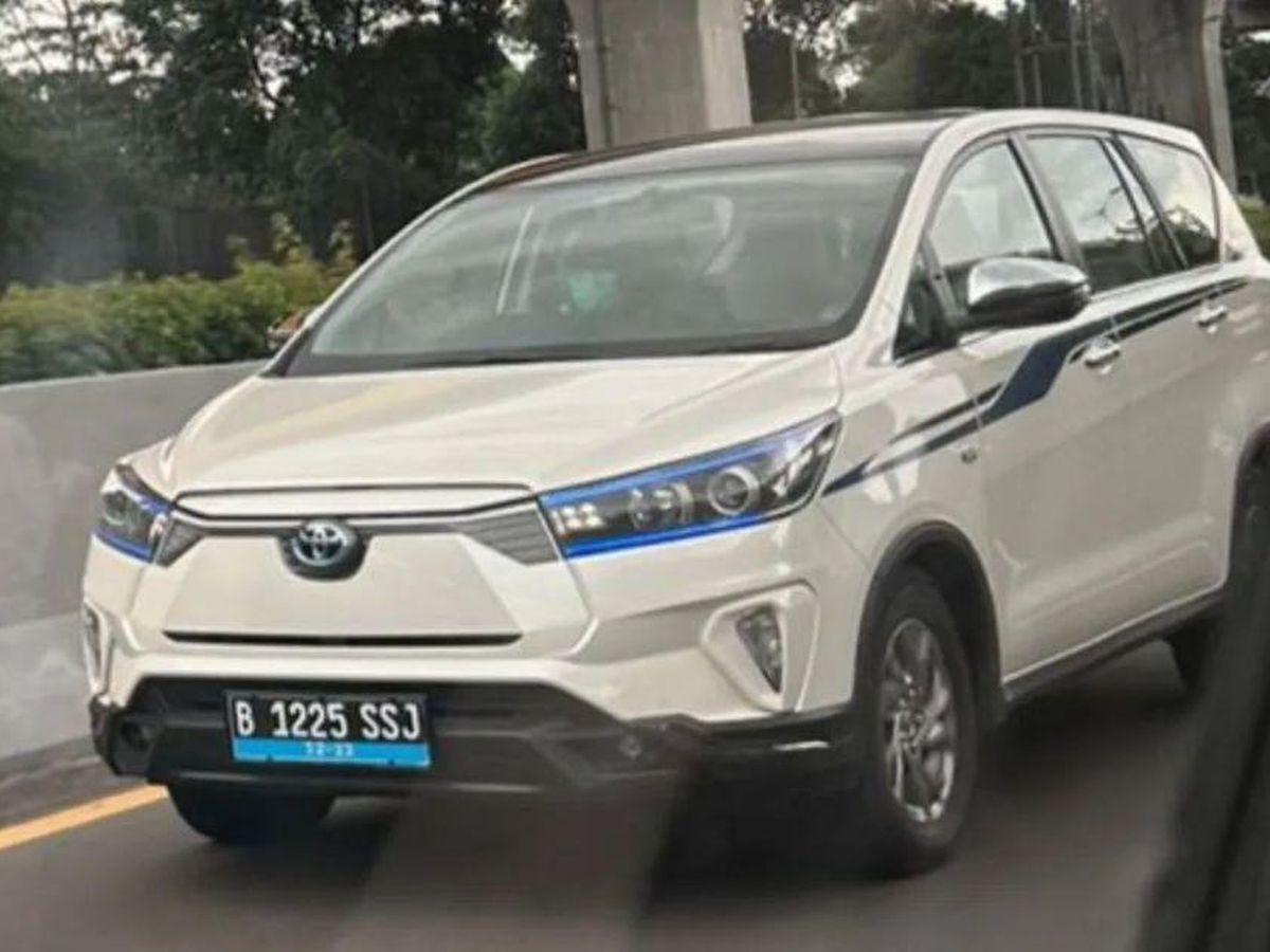 Toyota Innova Electric: पळवा किती पळवायची तेवढी! इनोव्हा इलेक्ट्रीक ...