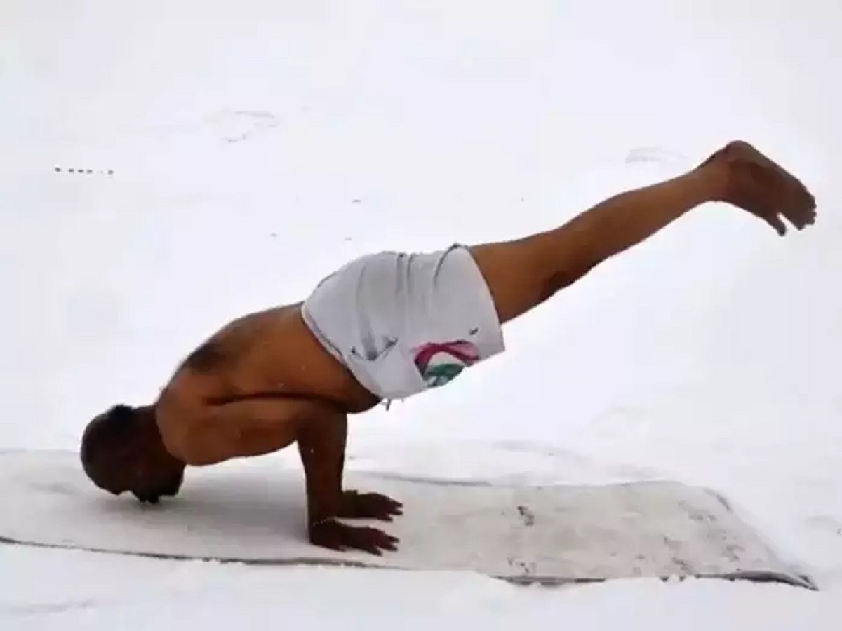 VIDEO: ITBP जवानाचा शून्य अंश सेल्सिअस तापमानात व्यायाम; १८,००० फूट ...