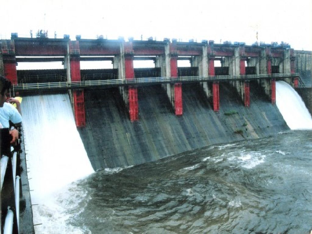 चंद्रपुरात पावसाची हजेरी, इरई धरणाचे दोन दरवाजे उघडले Chandrapur ...