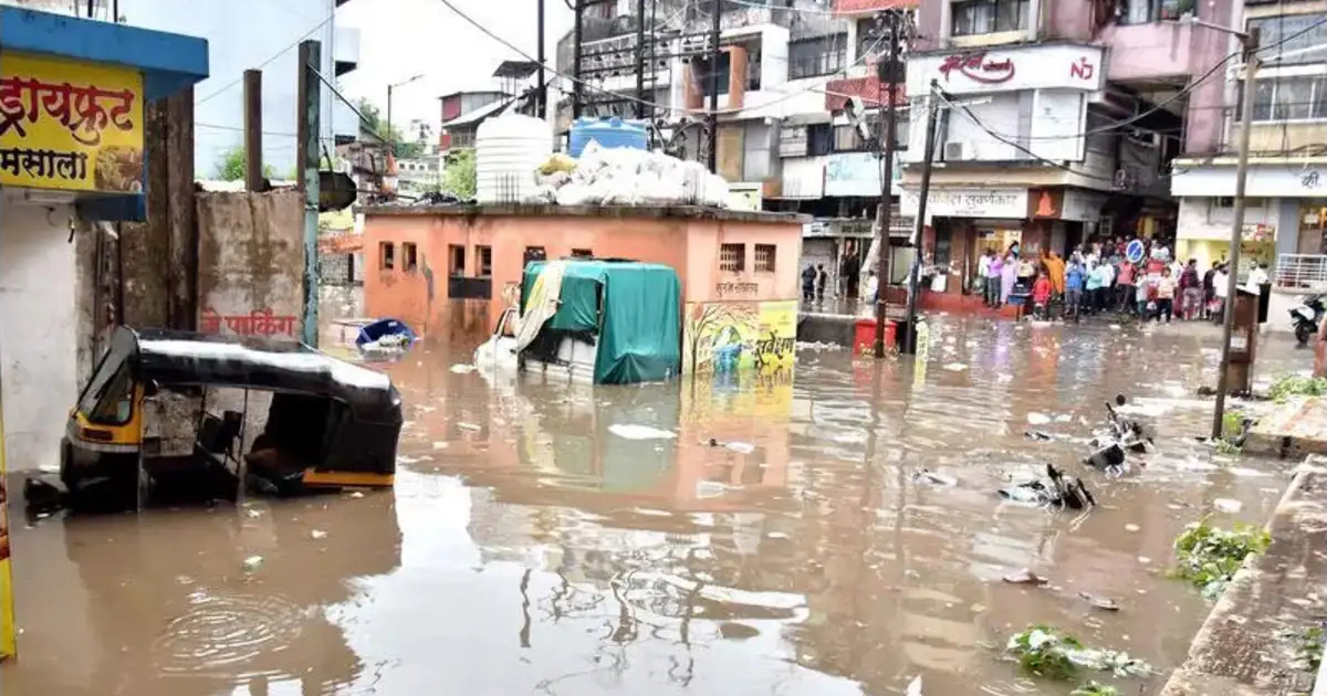 मुक्ताईनगर तालुक्यात ढगफुटीसदृश्य पाऊस; १५ गावांमध्ये पुराचे थैमान ...