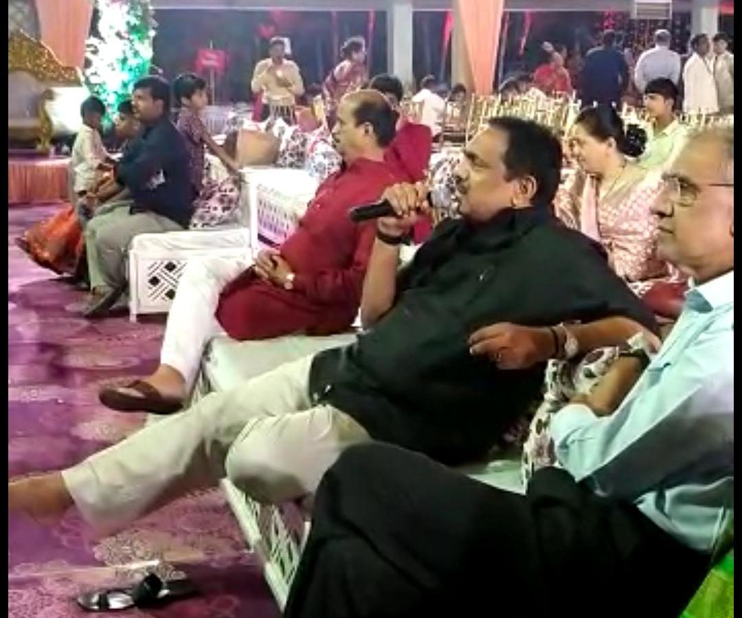 जयंत पाटील यांची पुतण्याच्या लग्नात गायकी Sangli Marathi News | Jayant ...