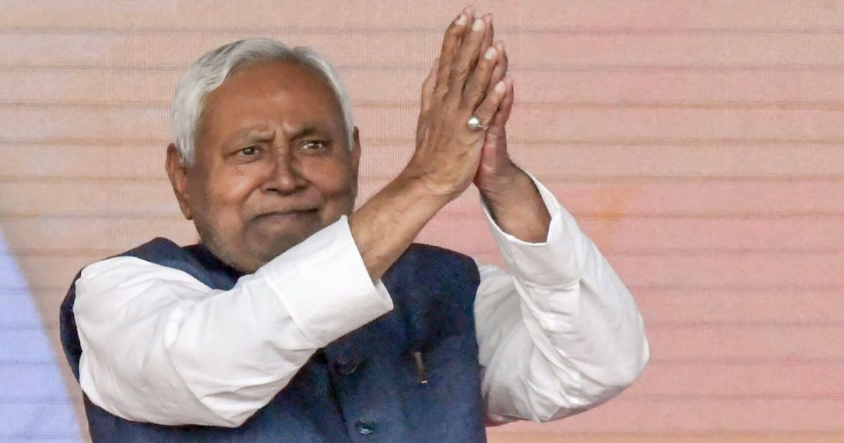नितीशकुमार यांचं ‘ऑपरेशन तीर’! राजद, काँग्रेस फुटीच्या उंबरठ्यावर; १३ ...