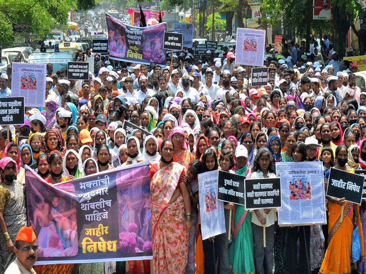 कोल्हापुरातील जोतिबा डोंगरावरील पुजारी-भाविक मारहाण प्रकरण तापलं ...