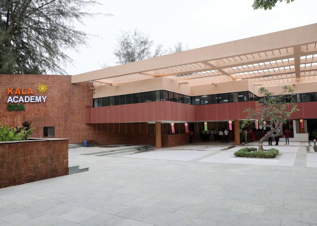 झुकेगा नहीं मंत्री... Goa Marathi News | kala academy issue and clashes between govind gawade ...