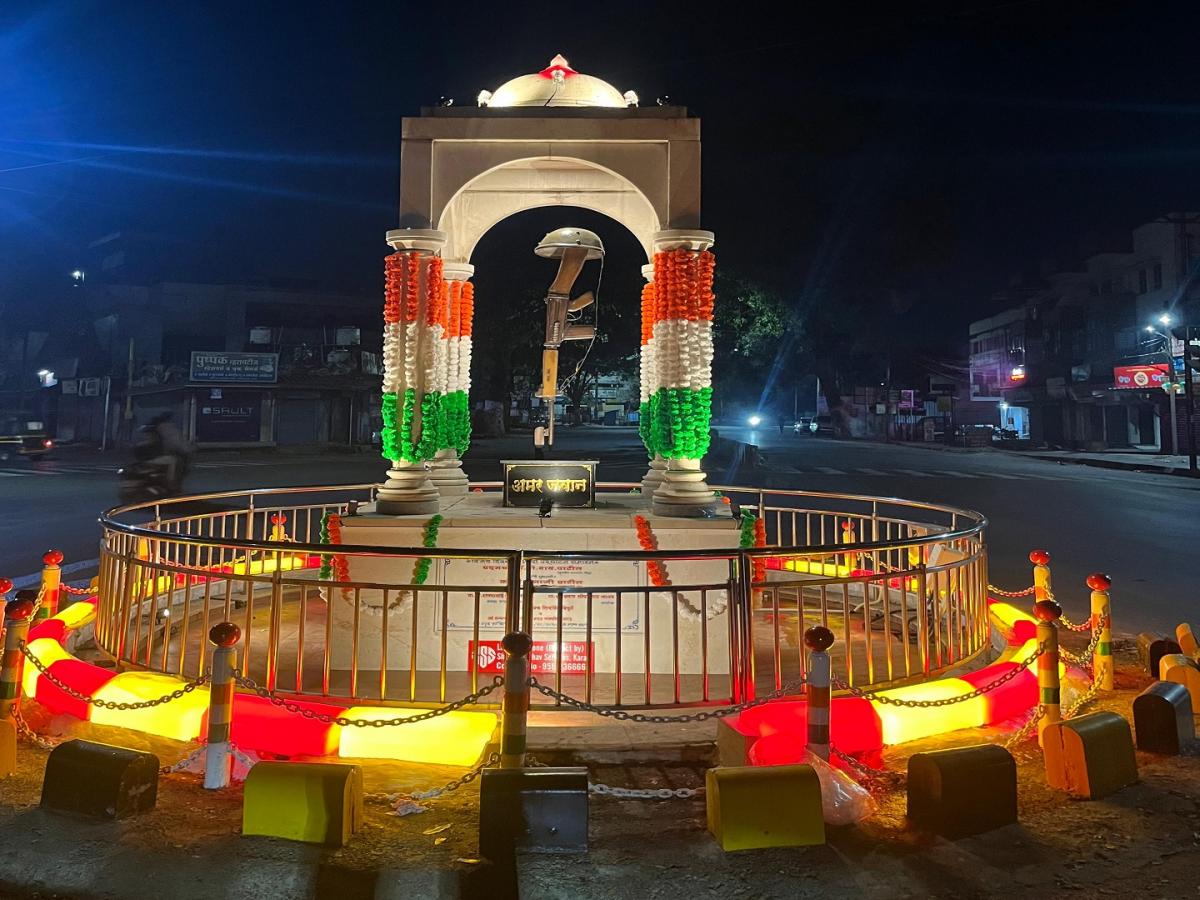 कऱ्हाडच्या विजयस्तंभाला मिळाली नवी झळाळी, ‘एलईडी कर्ब स्टोन’ बसवले ...