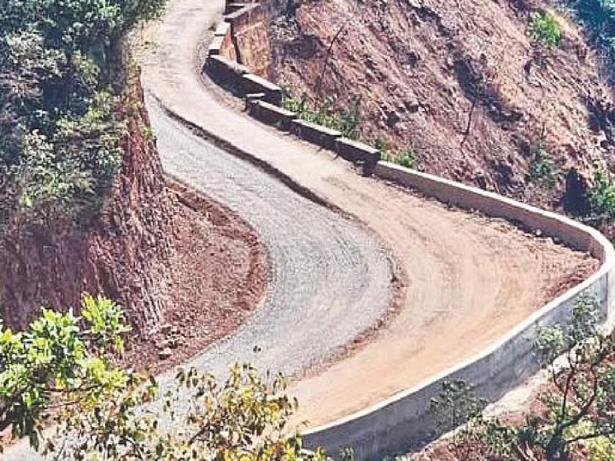 Sindhudurg: करूळ घाटात सोमवारपासून एकेरी वाहतूक सुरू होणार Sindhudurga ...
