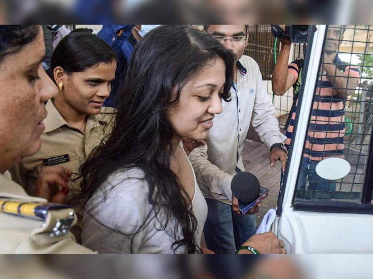 Ketaki Chitale : केतकी चितळेला अखेर जामीन मंजूर, तरी राहावं लागणार ...