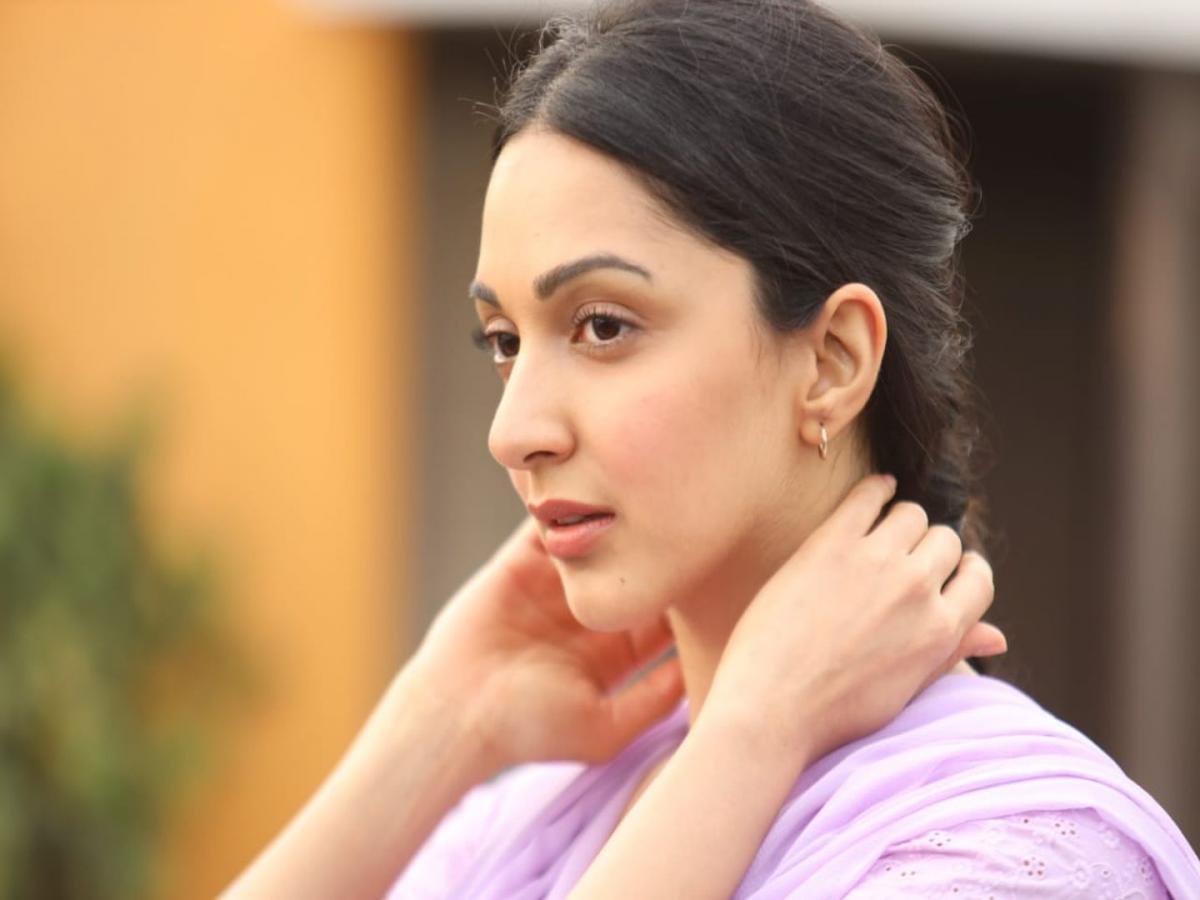 कबीर सिंगमधील कियाराच्या डी ग्लॅम लूकची सगळीकडे होतेय चर्चा Marathi News Kiara Advani Goes