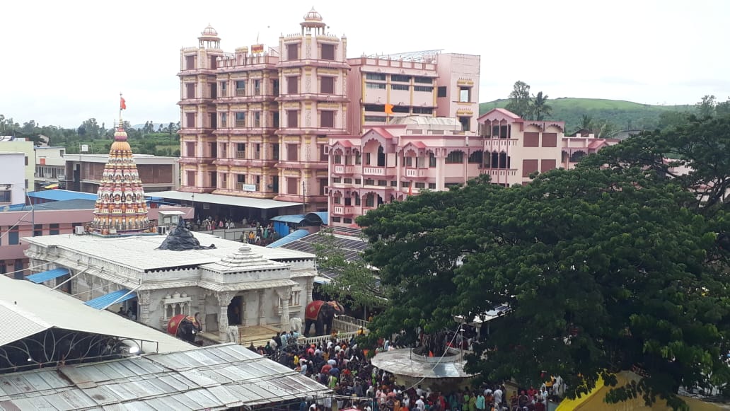 आदमापूर येथे बाळूमामांच्या आमावस्या यात्रेला भाविकांची दर्शनासाठी गर्दी ...