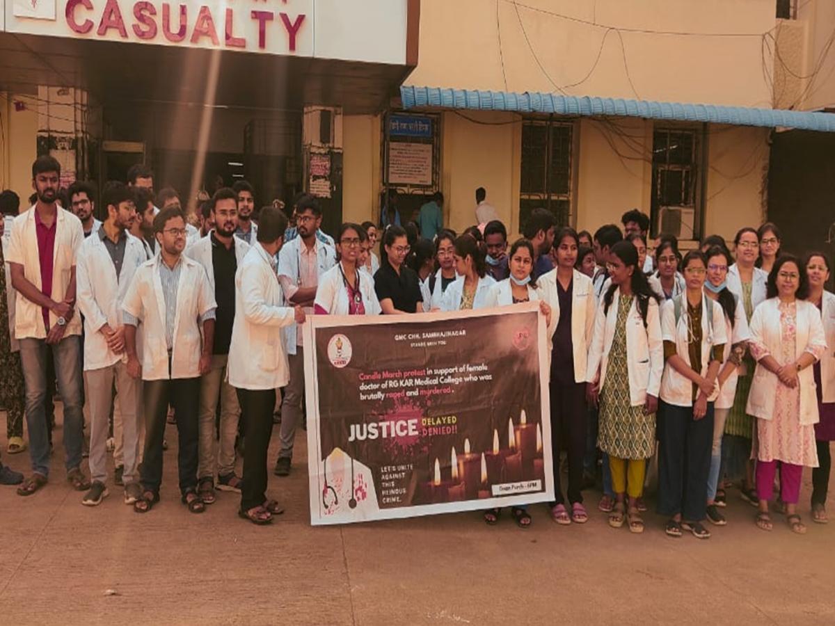 कोलकाता डॉक्टर रेप-मर्डर केसच्या निषेधार्थ घाटी रुग्णालयातील निवासी ...