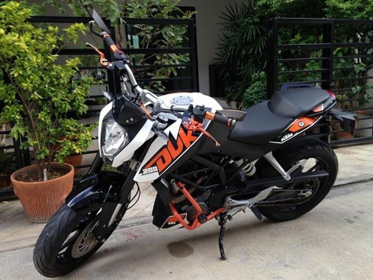 KTM च्या बाईकना आग लागण्याचा धोका; Duke मॉडेल माघारी बोलविल्या ...