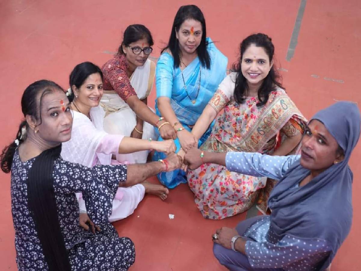 रक्षाबंधन कार्यक्रमात तृतीयपंथीयांचा सहभाग Mumbai Marathi News | Third Party Participation in ...