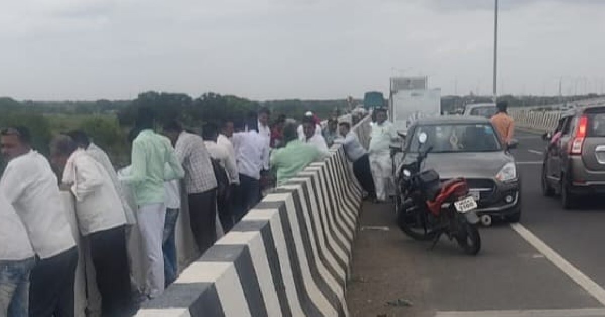 पुलावर दुचाकी थांबवली, मोबाईल काढून ठेवला अन्..; मांजरा नदीपात्रामध्ये ...