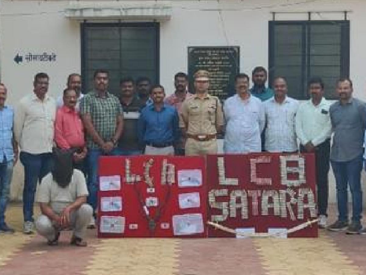 Satara: शिकाऱ्याजवळ सापडला डोळे दिपवणारा शस्त्रसाठा; काळविटाची शिंगे ...
