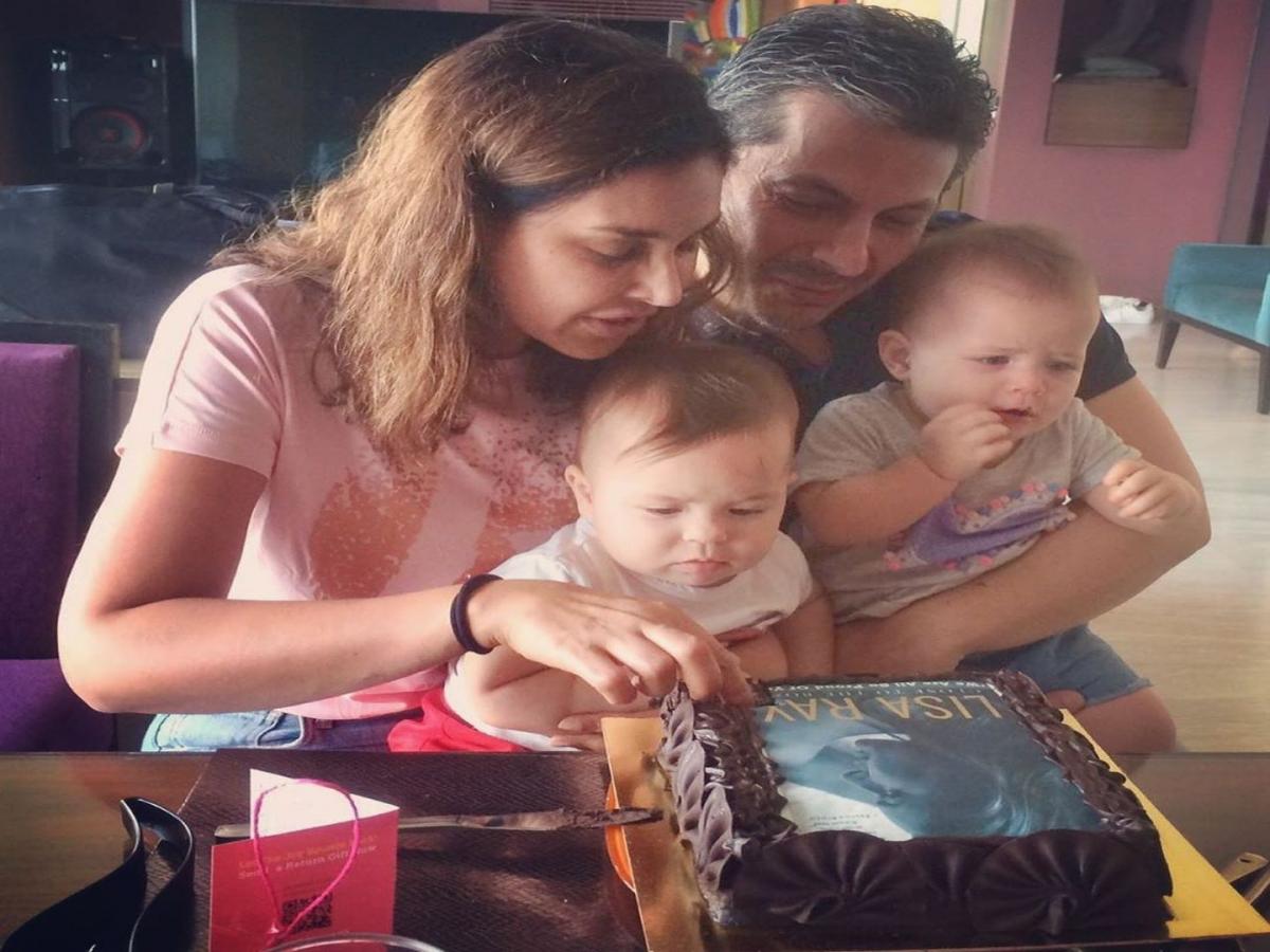 तैमूर अली खानला टक्कर देतायत अभिनेत्री लिजा रेच्या जुळ्या मुली, सोशल ...