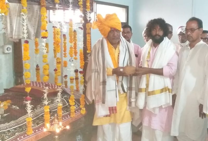 संत रामराव महाराज यांचे उत्तराधिकारी म्हणून महंत बाबुसिंग महाराजांची ...