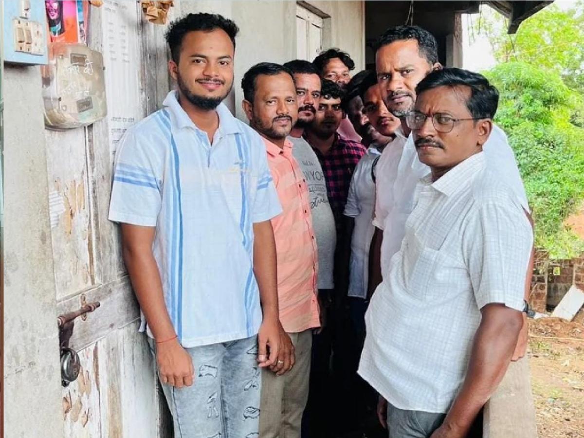 कणकवलीतील वीज वितरणच्या कार्यालयाला ठोकले टाळे, कलमठ ग्रामस्थ आक्रमक ...