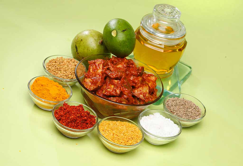 मस्त लोणचं घातलं आणि लगेच बुरशी लागली ? घाबरू नका, हे घ्या उपाय ...