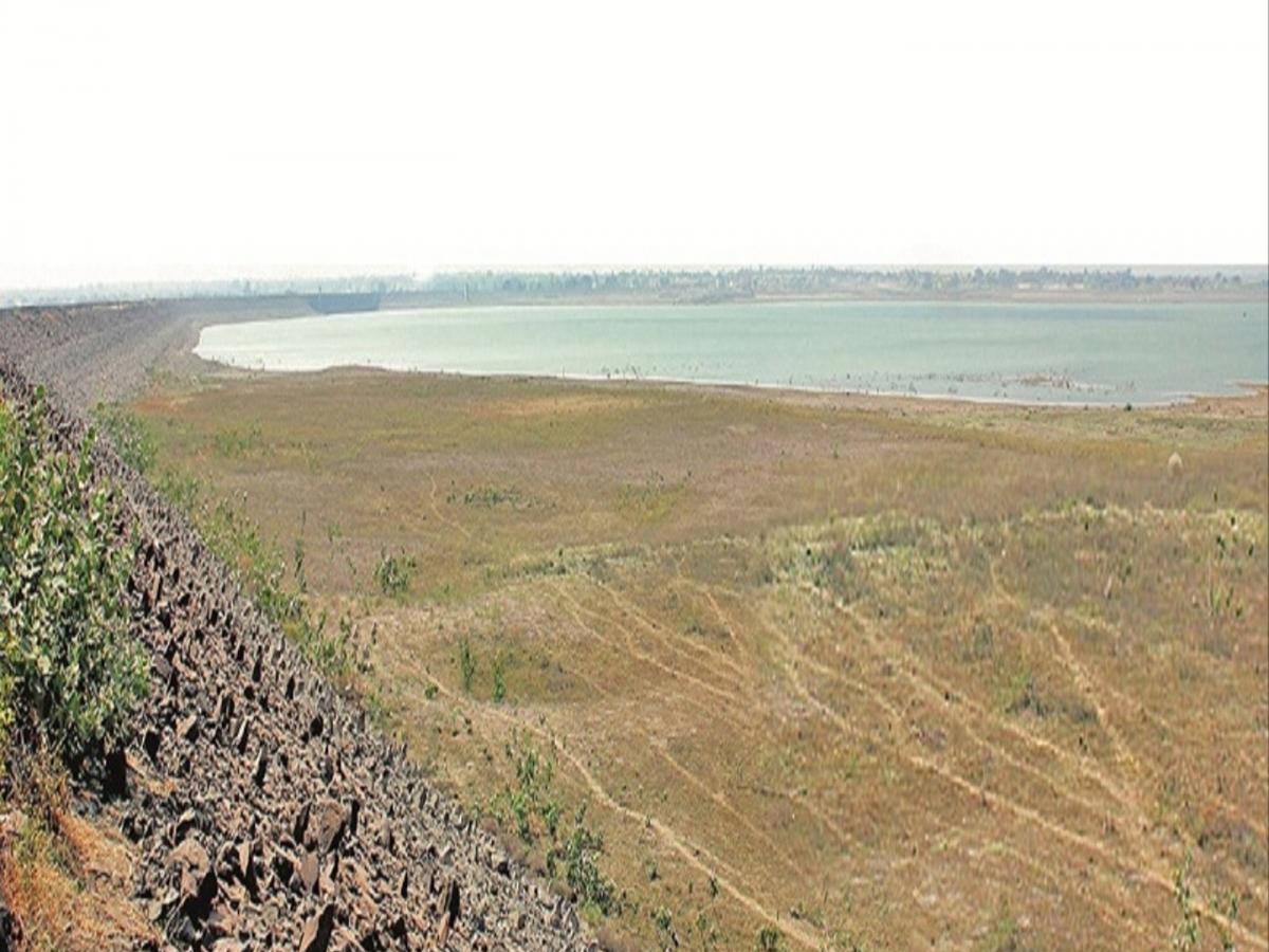 लातूरला दिलासा; मांजरा प्रकल्प मृतसाठ्यातून जिवंत साठ्यात ! Latur ...