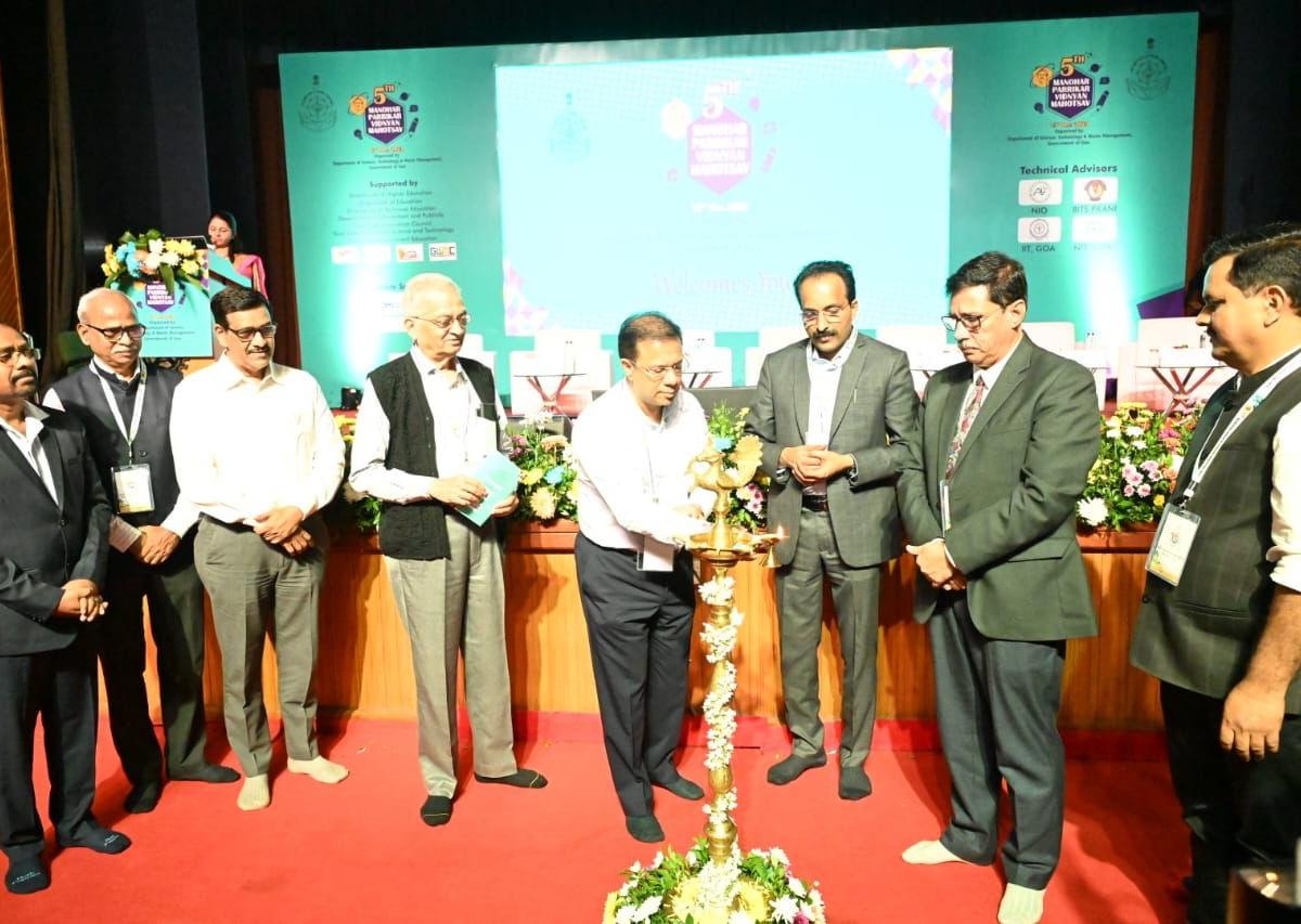 इस्रोचे शास्त्रज्ञ डॉ. मथवराज यांचा सन्मान; पहिला मनोहर पर्रीकर युवा ...