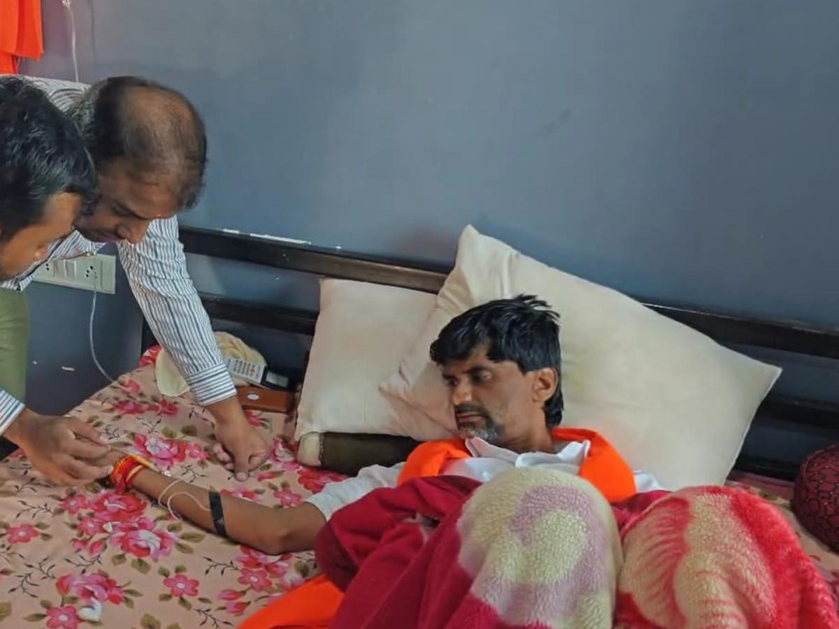 मनोज जरांगेंची तब्येत अचानक बिघडली; उपचार सुरू, प्रकृती स्थिर असल्याची डॉक्टरांची माहिती Jalana ...