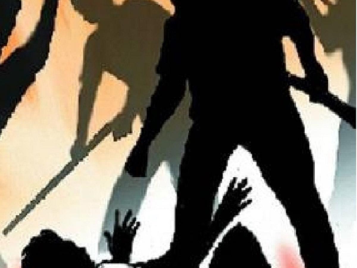 आरोपीस ताब्यात घेताना पोलिसांच्या पथकावर हल्ला Jalana Marathi News ...
