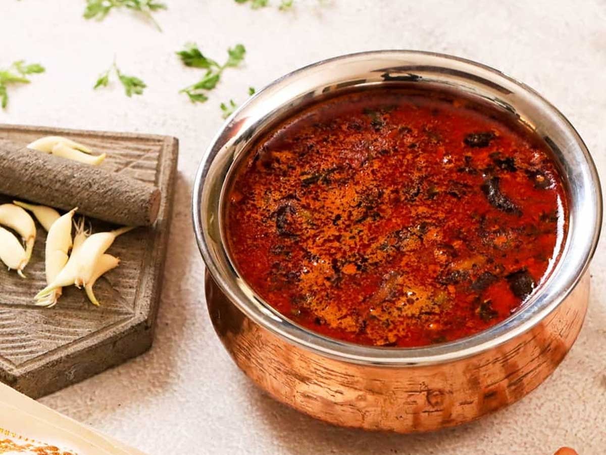 चमचमीत शिपी आमटी करण्याची पारंपरिक पद्धत - रंग , चव, रेसिपी सारेच ...
