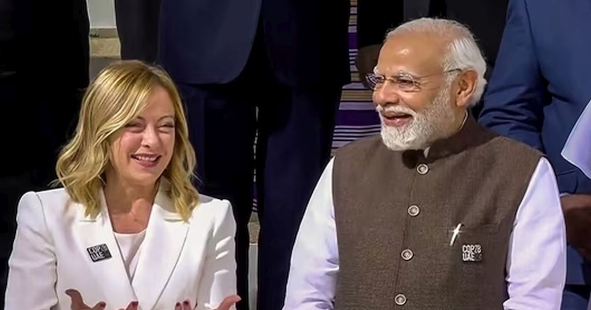 पंतप्रधान नरेंद्र मोदी नेमका कोणता मोबाइल वापरतात?; एका फोटोमुळे रहस्य ...