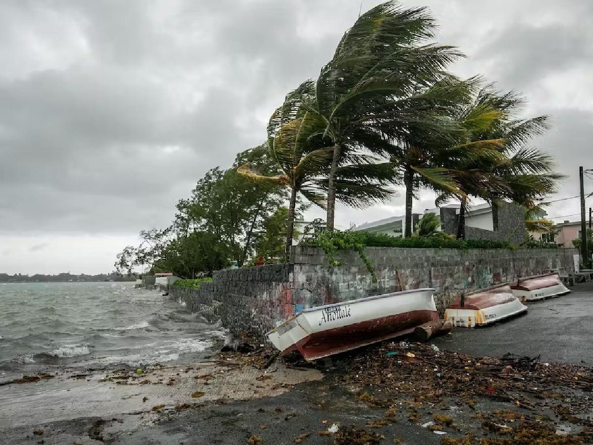 Cyclone Mocha : 'मोचा' चक्रीवादळ धडकणार! पश्चिम बंगाल आणि ओडिशाला दिला ... Cyclone Mocha : 'मोचा' चक्रीवादळ धडकणार! पश्चिम बंगाल आणि ओडिशाला दिला ...