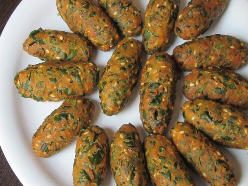 चवीला एकदम बढीया ; करून बघा मेथी मुठीया - Marathi News | Recipe of ...